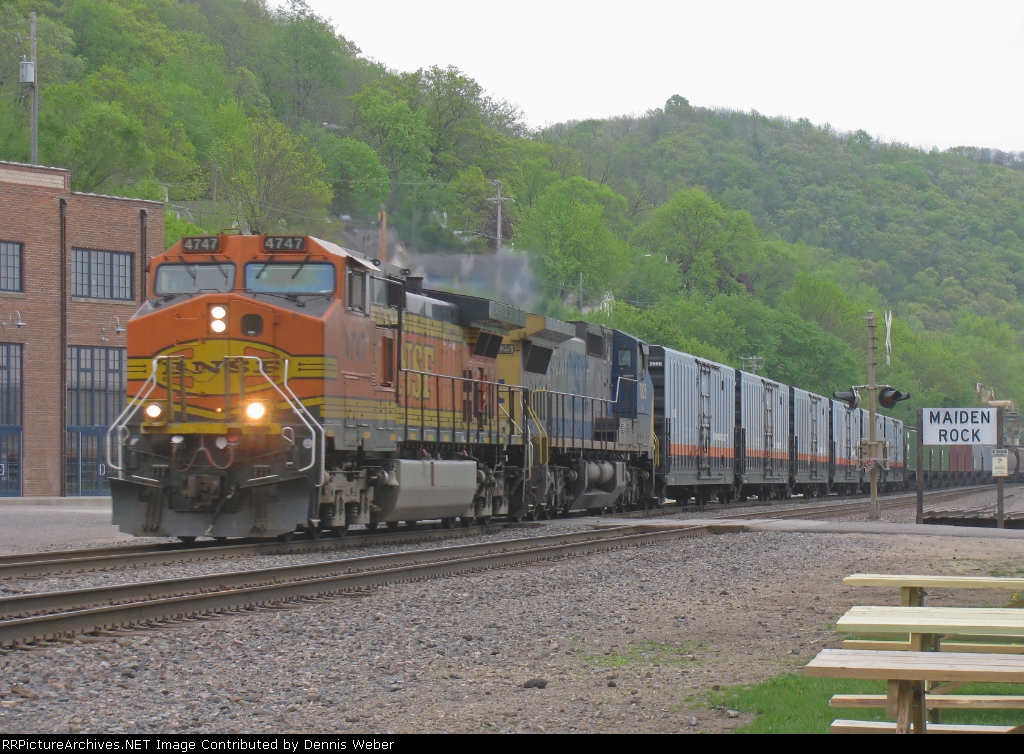 BNSF 4747,BNSF's St.Croix Sub.